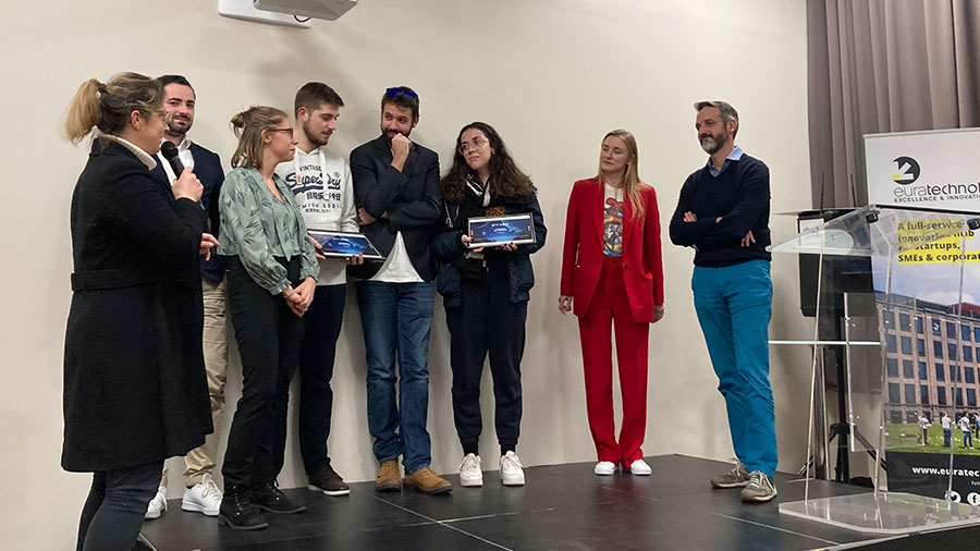 L’équipe 5-en-1 en final de l’Hackathon ActinSpace - ELISA Aerospace