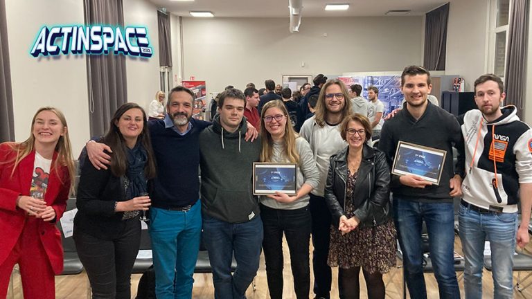 L’équipe 5-en-1 en final de l’Hackathon ActinSpace | Elisa Aerospace