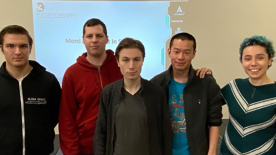 L’équipe 5-en-1 en final de l’Hackathon ActinSpace - ELISA Aerospace